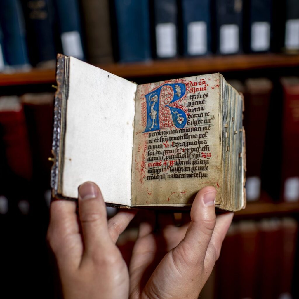 Deciphering the medieval secrets of the Dragon Prayer Book - English