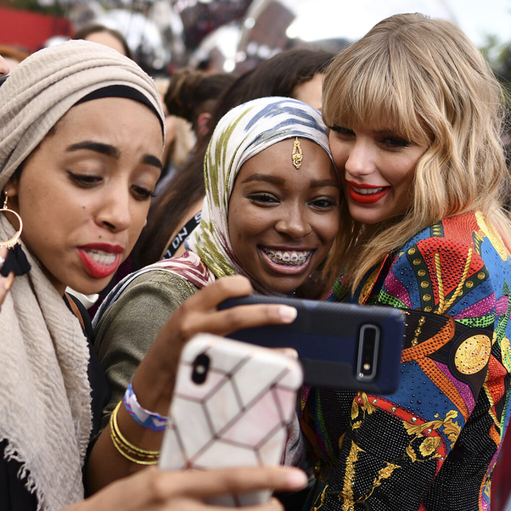 Taylor Swift is not your BFF. What are parasocial relationships, and ...