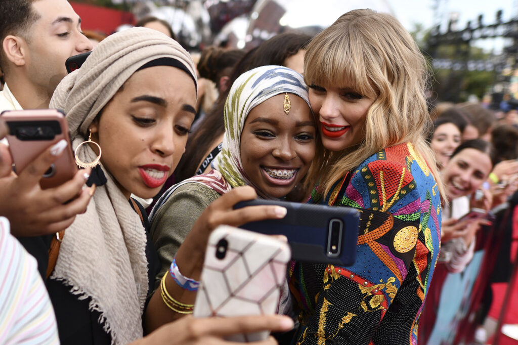 Taylor Swift is not your BFF. What are parasocial relationships, and ...