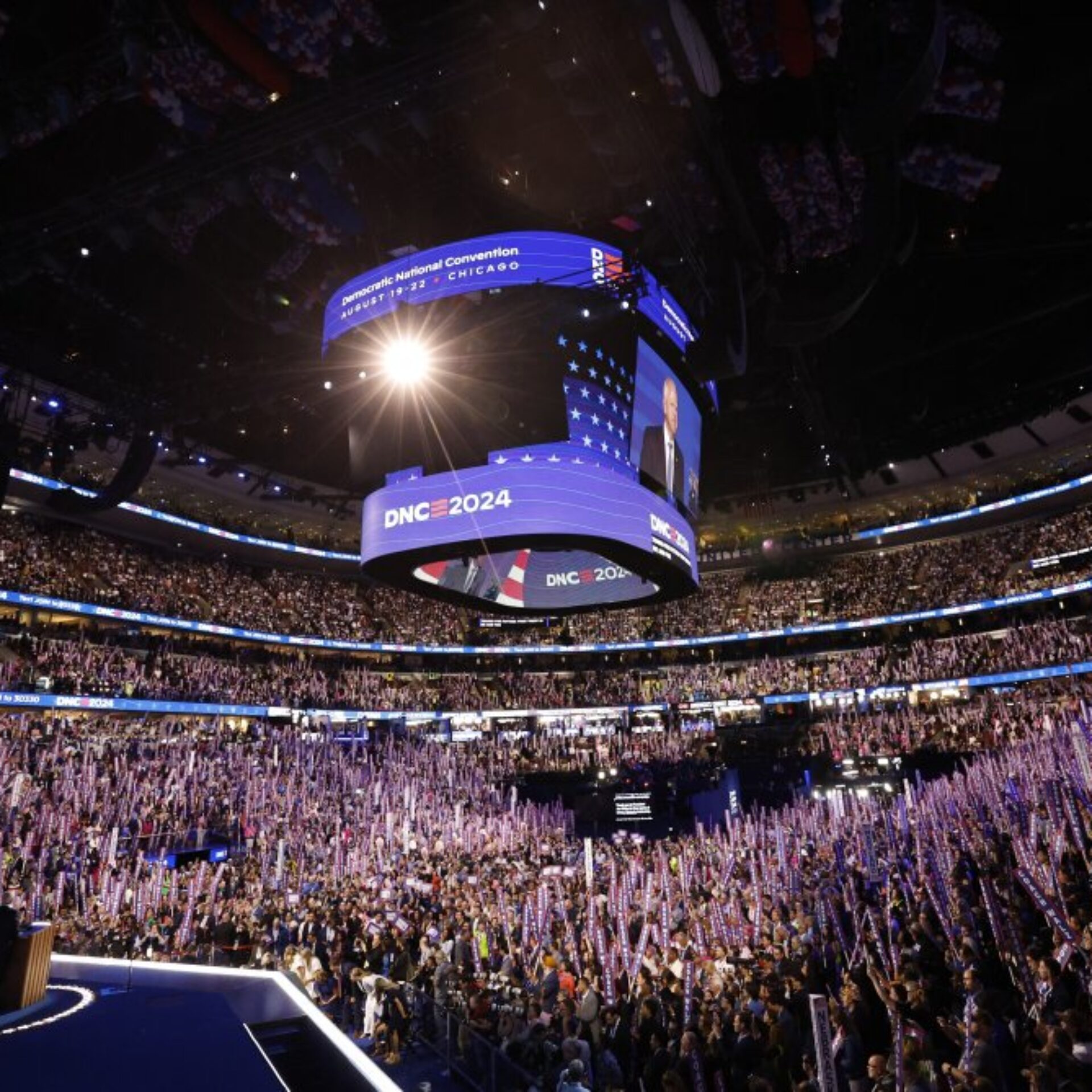 19-year-old Northbrook woman attends DNC as Illinois’ youngest delegate ...
