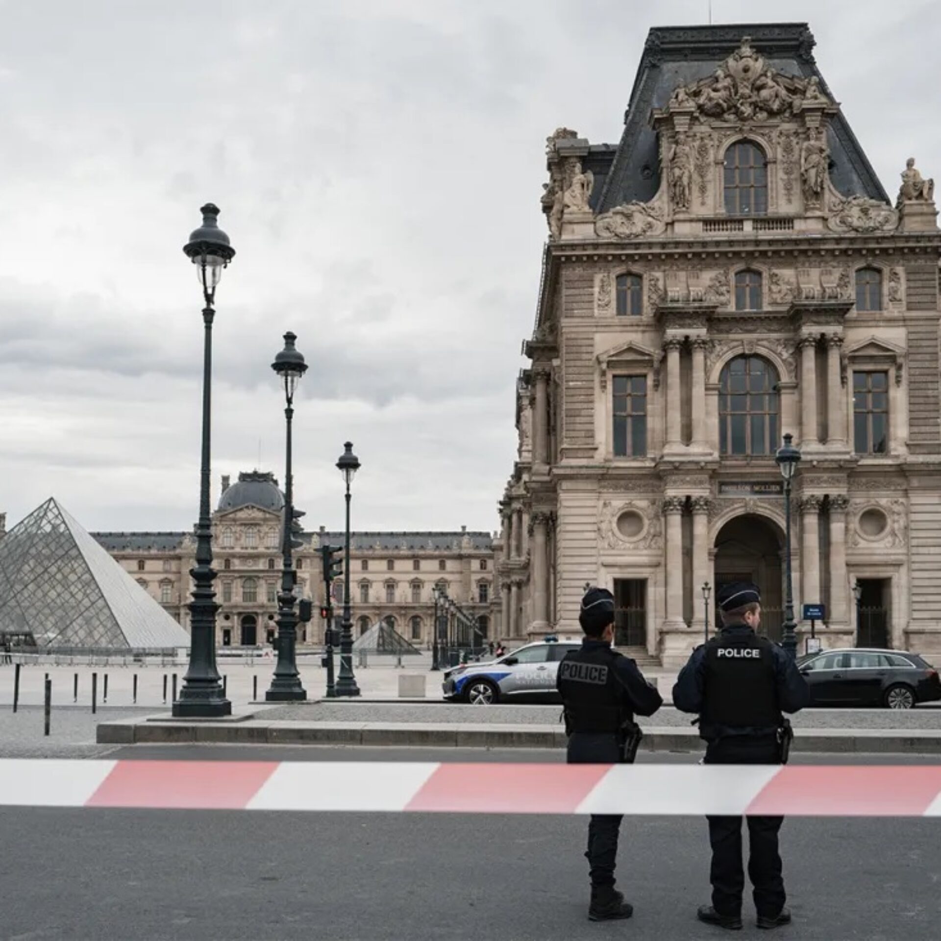 ‘Astonishing’ Louvre heist used low-tech methods to outsmart high-tech security measures ...